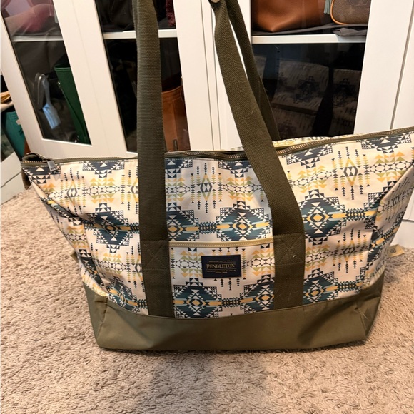 Pendleton | Bags | Pendleton Aztec Weekend Tote Bag Green And Cream ...